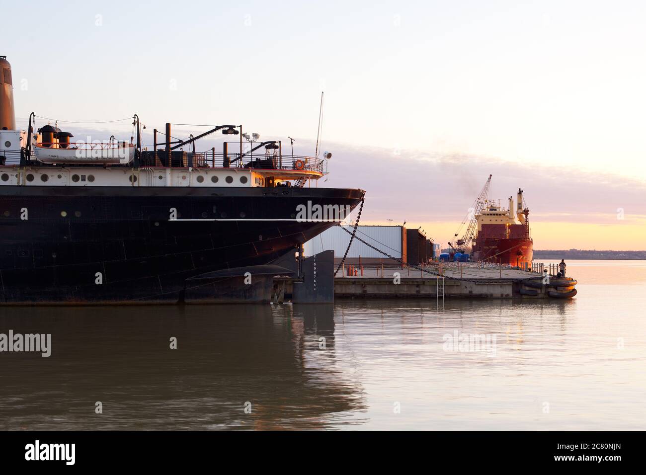 Ships on lake erie ohio hi-res stock photography and images - Alamy