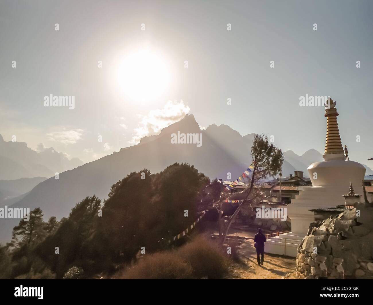 Amazing view oh the pathway to Everest Base camp trek. Stupa in the way ...