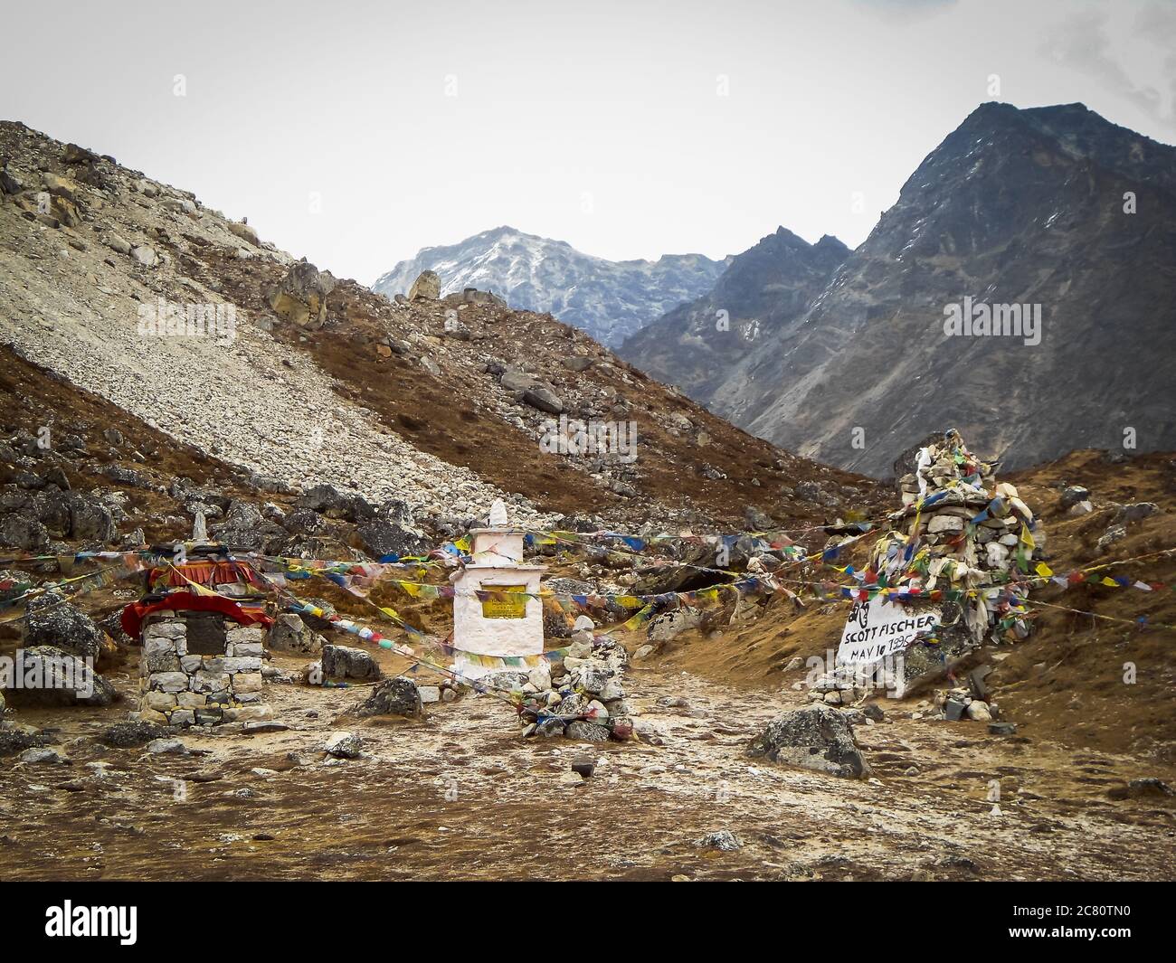 Cemetery and memorial at the bottom of Mount Everest Stock Photo - Alamy