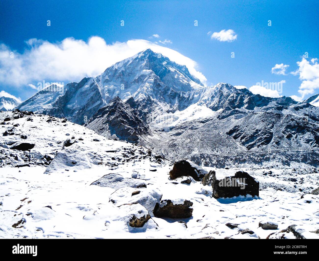 Amazing snowy landscape in the Everest base camp trek Stock Photo - Alamy
