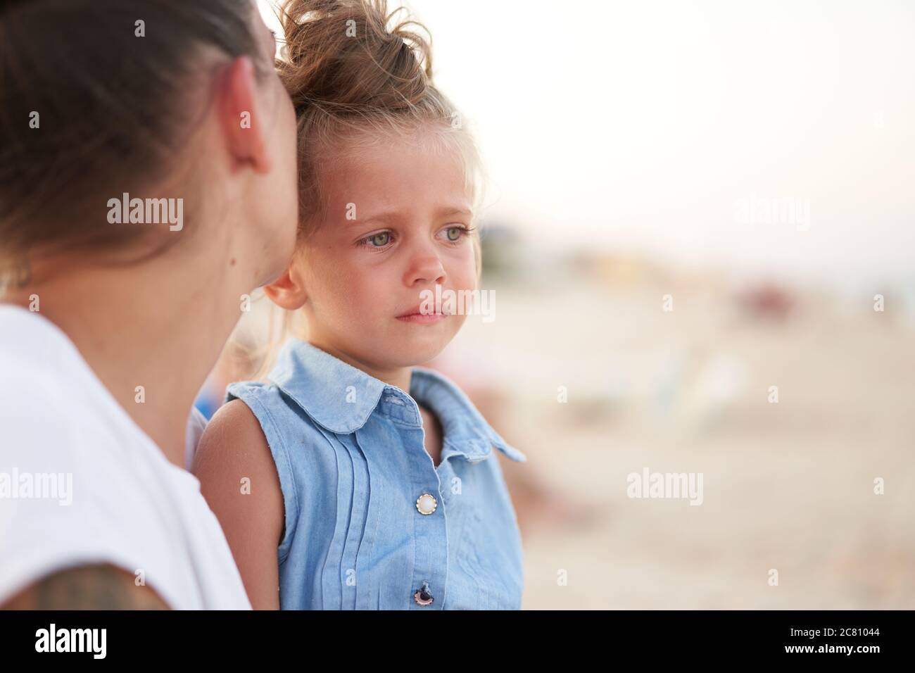 Kid cry hi-res stock photography and images - Alamy
