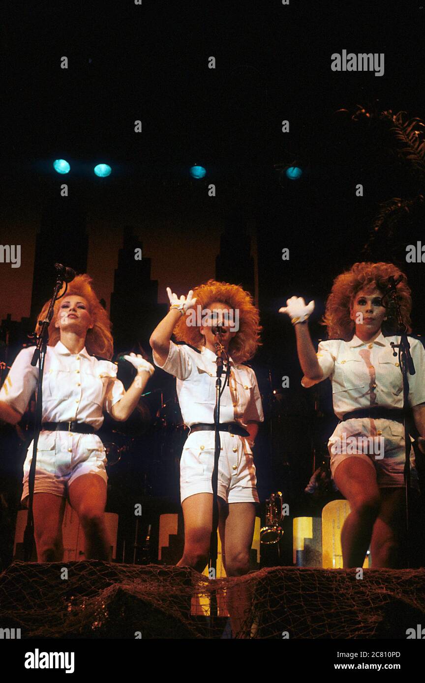 Kid Creole and the Coconuts live at Hammerswithh Odeon. London ...