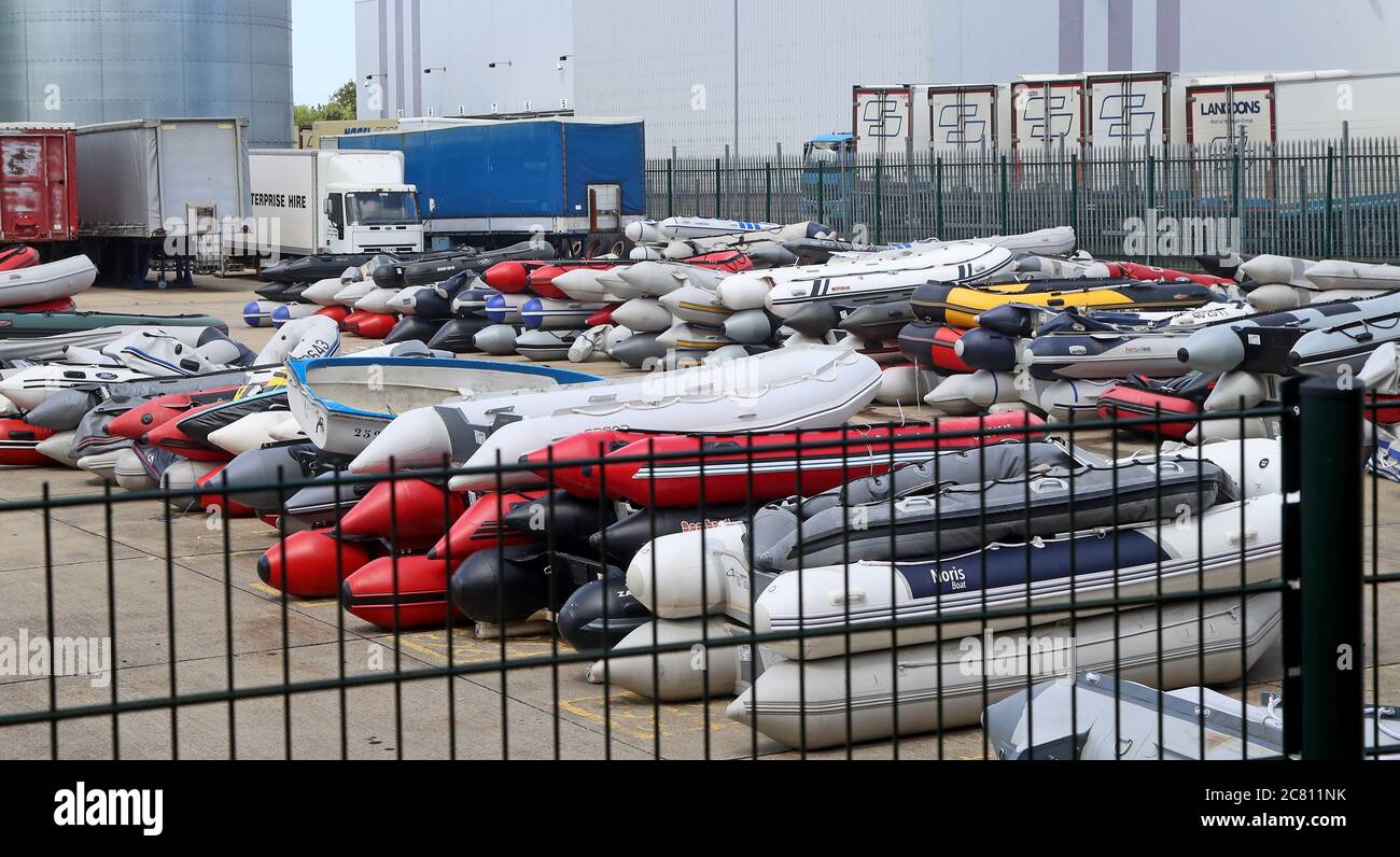 Migrant channel boats hi-res stock photography and images - Alamy