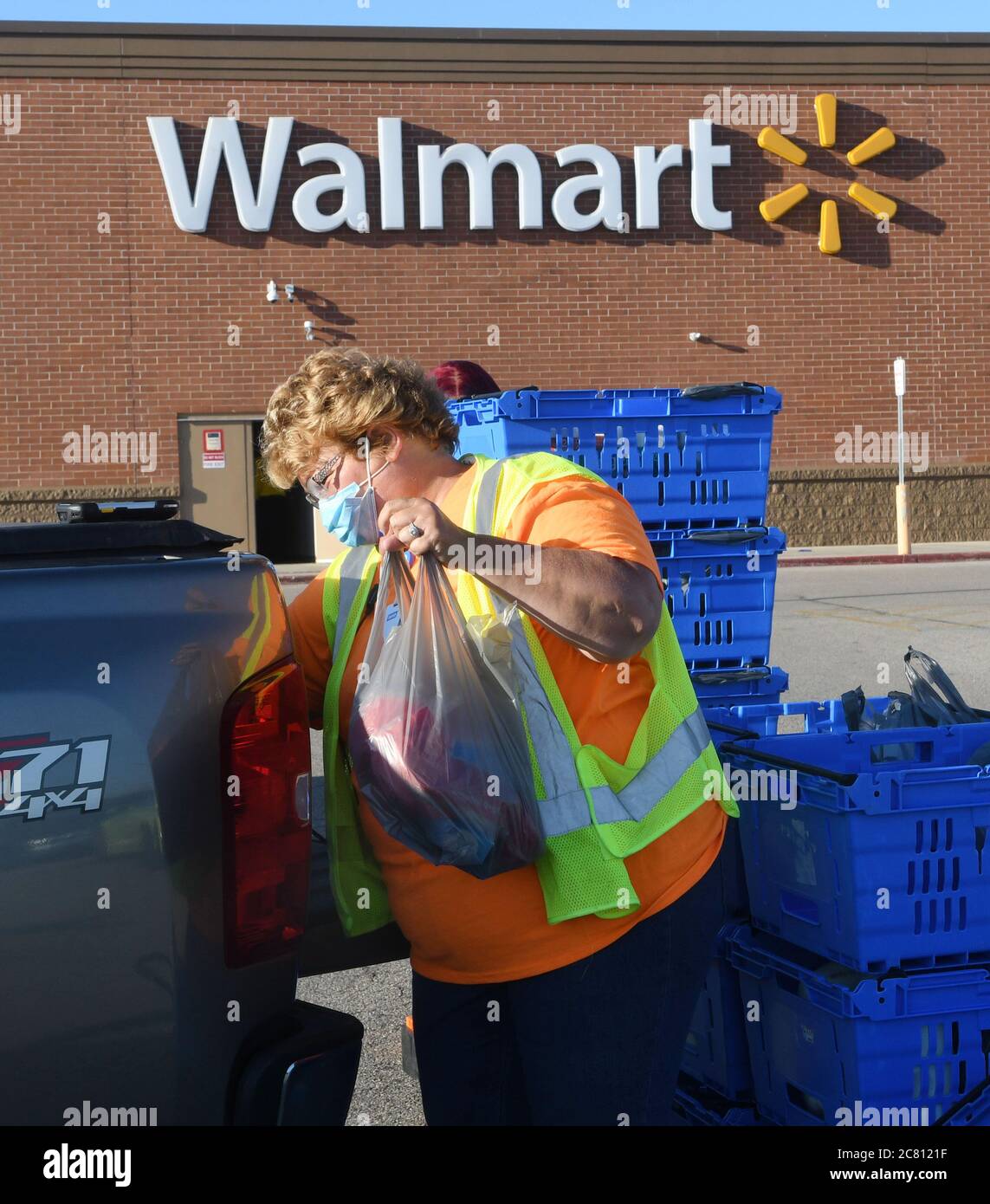 Walmart employee hi-res stock photography and images - Alamy