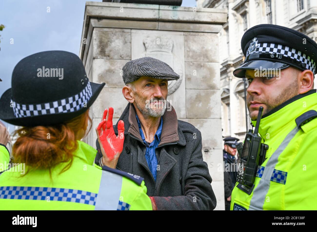 Policeman crowd whitehall hi-res stock photography and images - Alamy