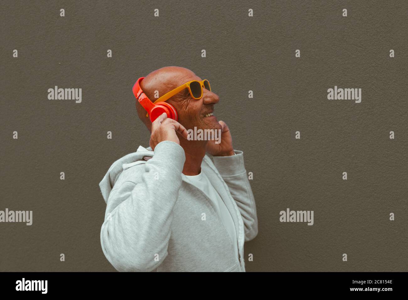 Portrait backgrounds hi-res stock photography and images - Alamy