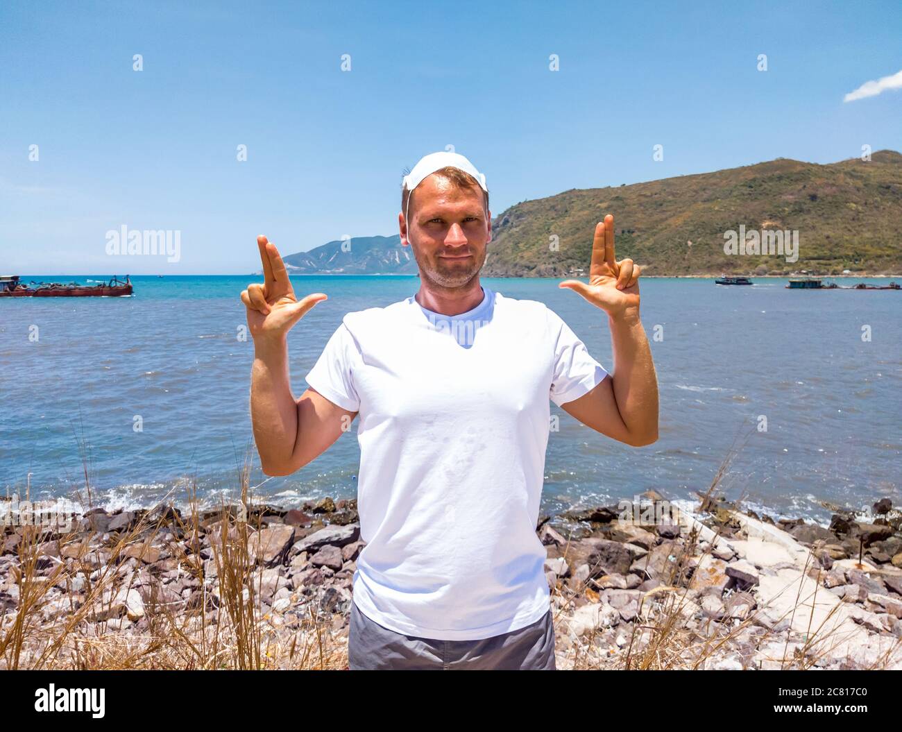 People without face masks hi-res stock photography and images - Alamy
