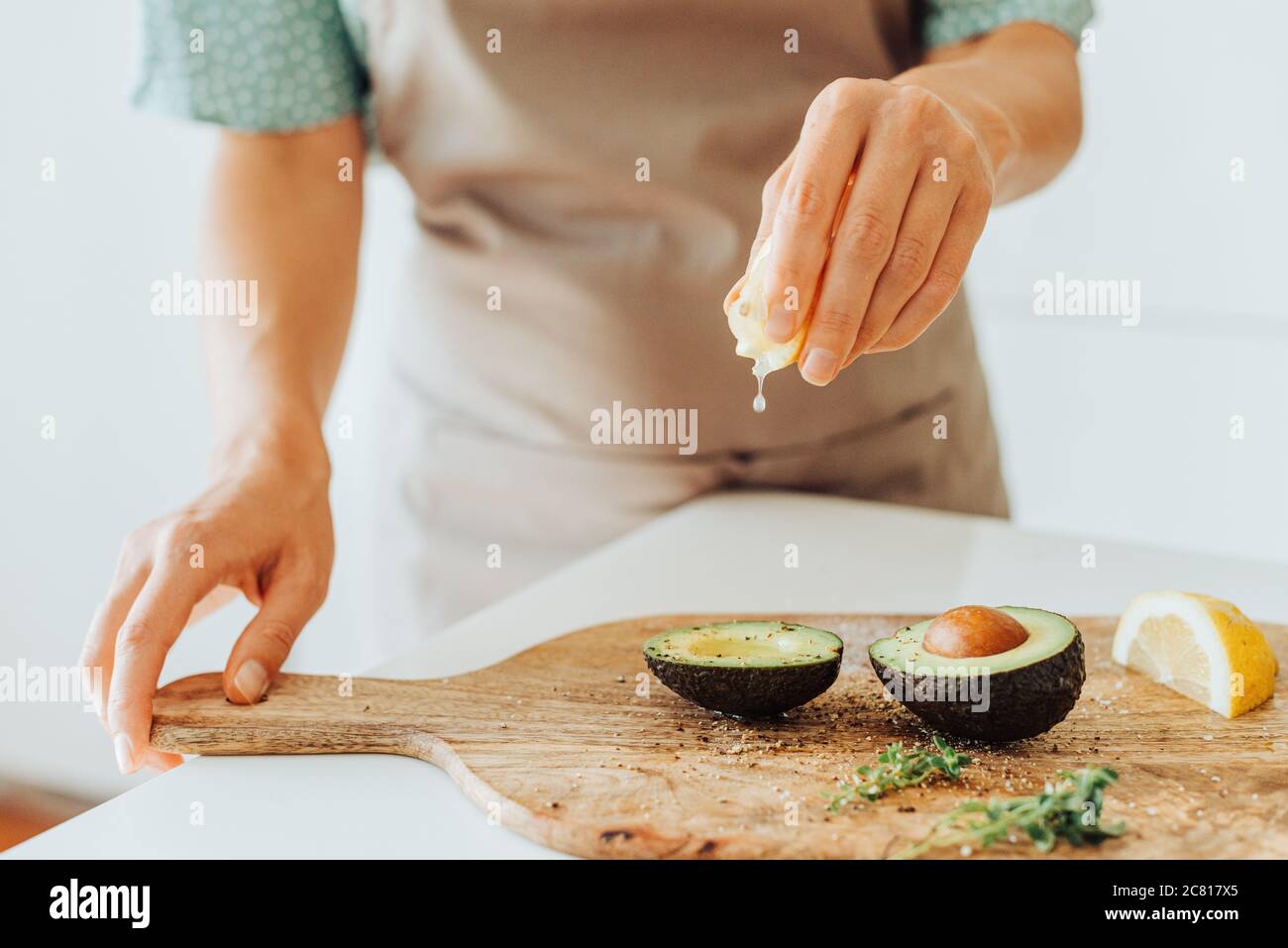 Squeezing hands hi-res stock photography and images - Alamy