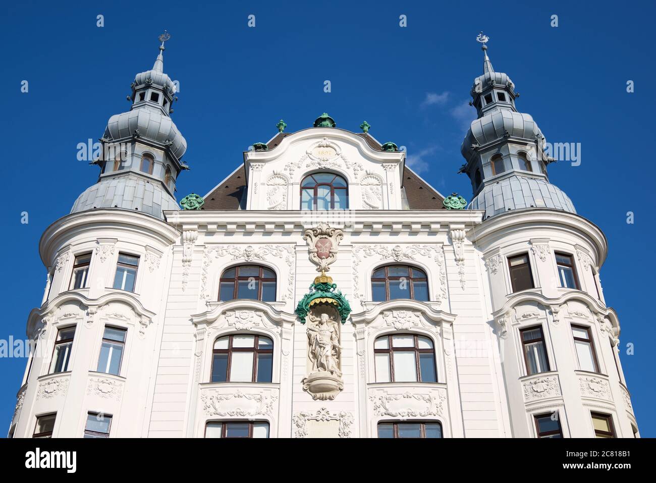 Lugeck Regensburger Hof Building facade in Vienna Stock Photo - Alamy