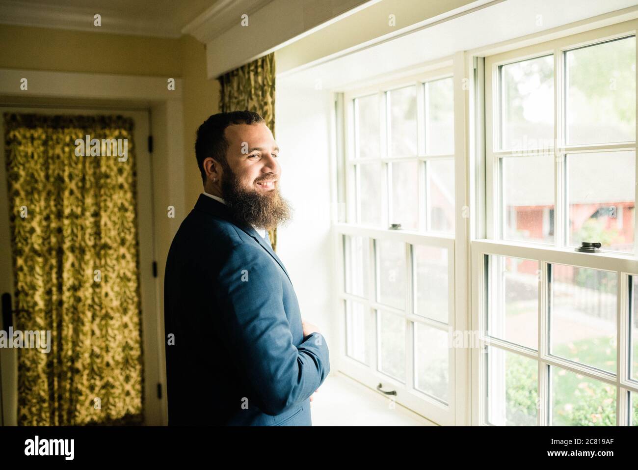 Man looking at wedding rings hi-res stock photography and images - Alamy