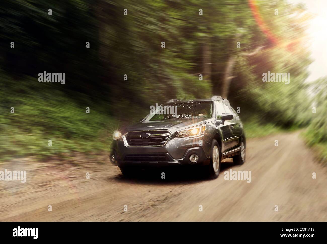Car driving down dirt road hi-res stock photography and images - Alamy
