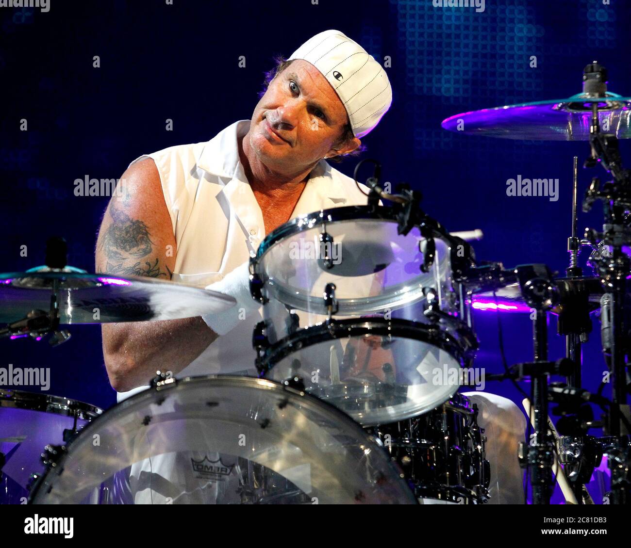 Chad smith drums hi-res stock photography and images - Alamy