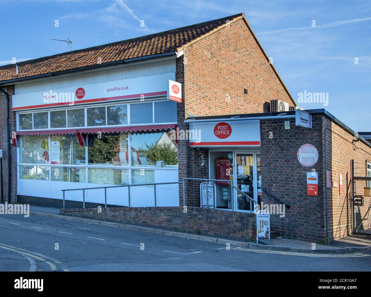 cranleigh post office on the high street surrey Stock Photo - Alamy