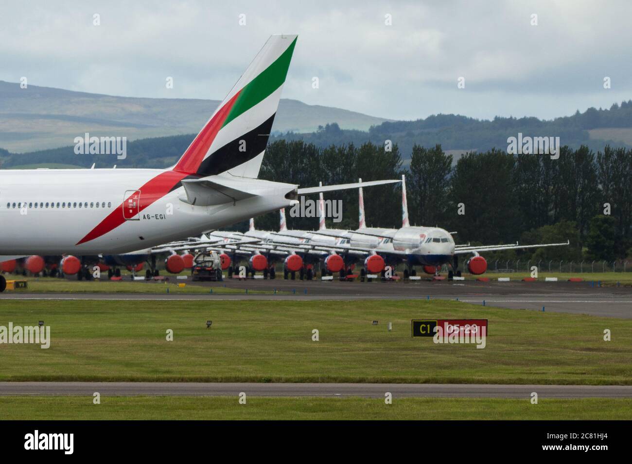 Landing british airways aircraft hi-res stock photography and images ...