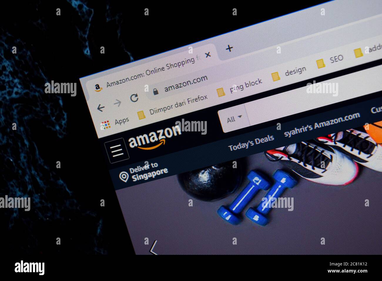Amazon logo and credit card hi-res stock photography and images - Alamy