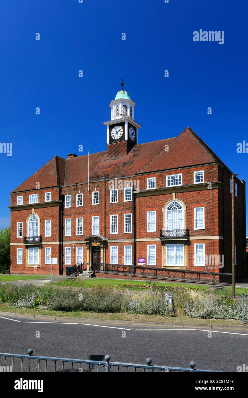 Letchworth Town Hall, Broadway Gardens, Letchworth Garden City ...