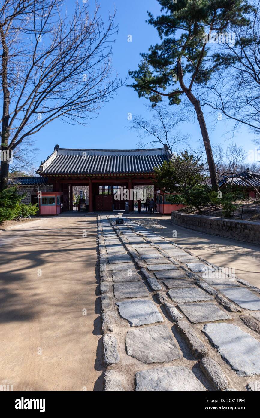 Shrine pathway hi-res stock photography and images - Alamy