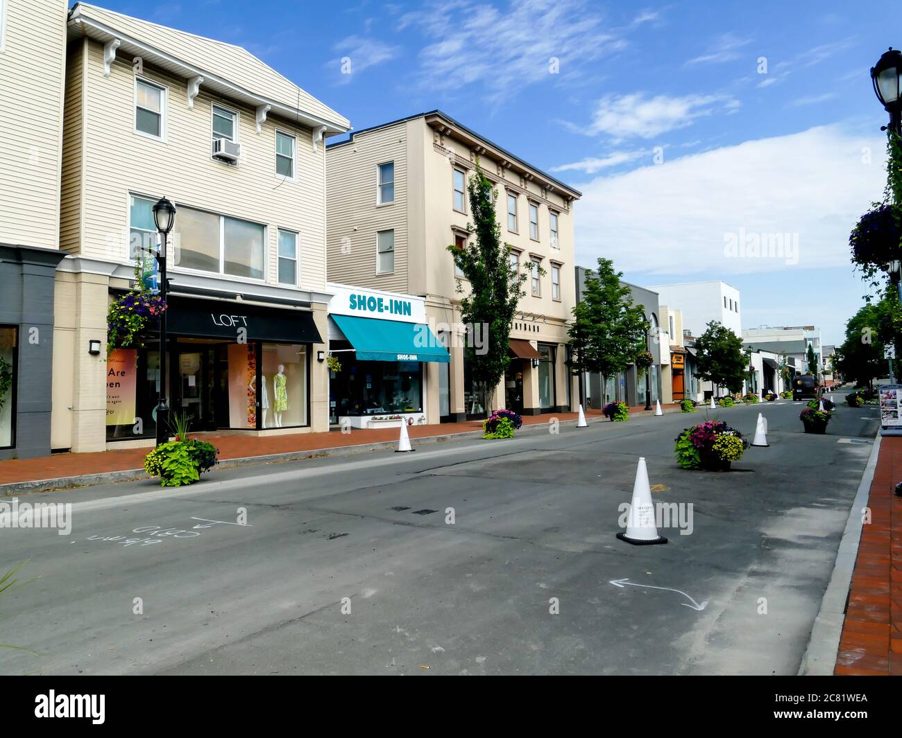 Pottery barn hi-res stock photography and images - Alamy