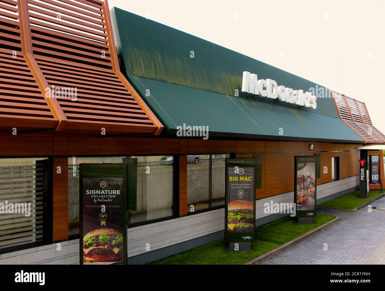 Restaurant symbol motorway hi-res stock photography and images - Alamy
