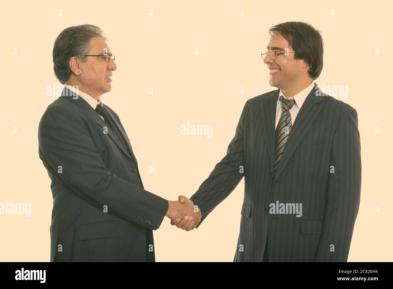 Businessman smiling shaking hands hi-res stock photography and images ...