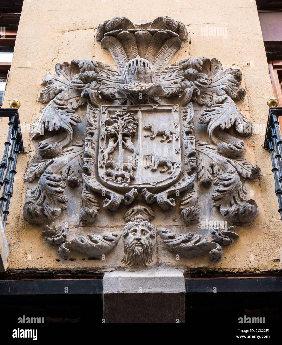 Escudo de piedra. Vitoria. Álava. País Vasco. España Stock Photo - Alamy