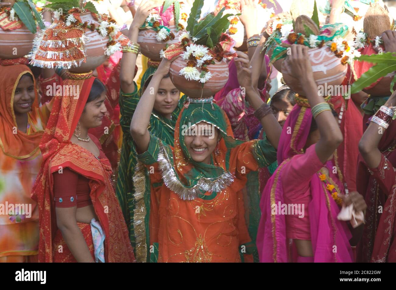 Indian wedding garlands hi-res stock photography and images - Alamy