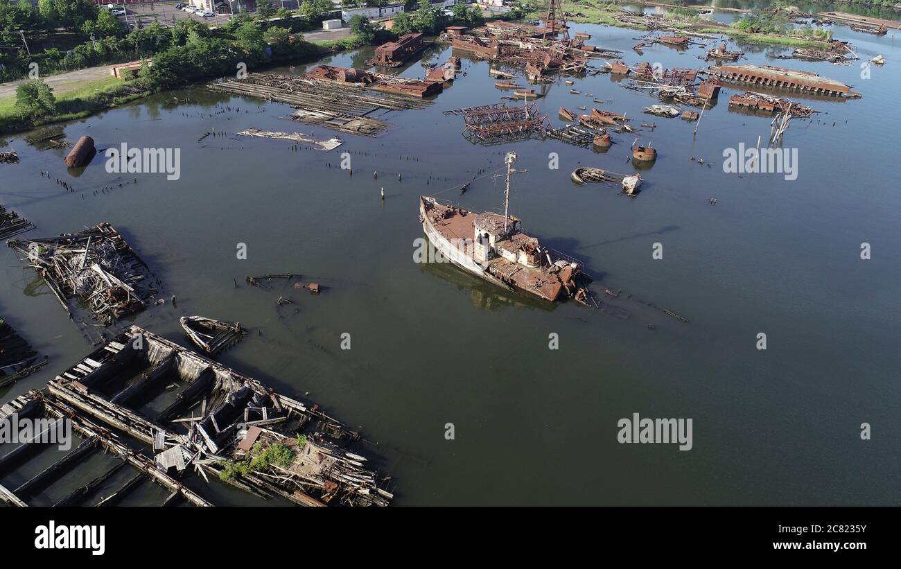 Arthur kill boat graveyard hi-res stock photography and images - Alamy