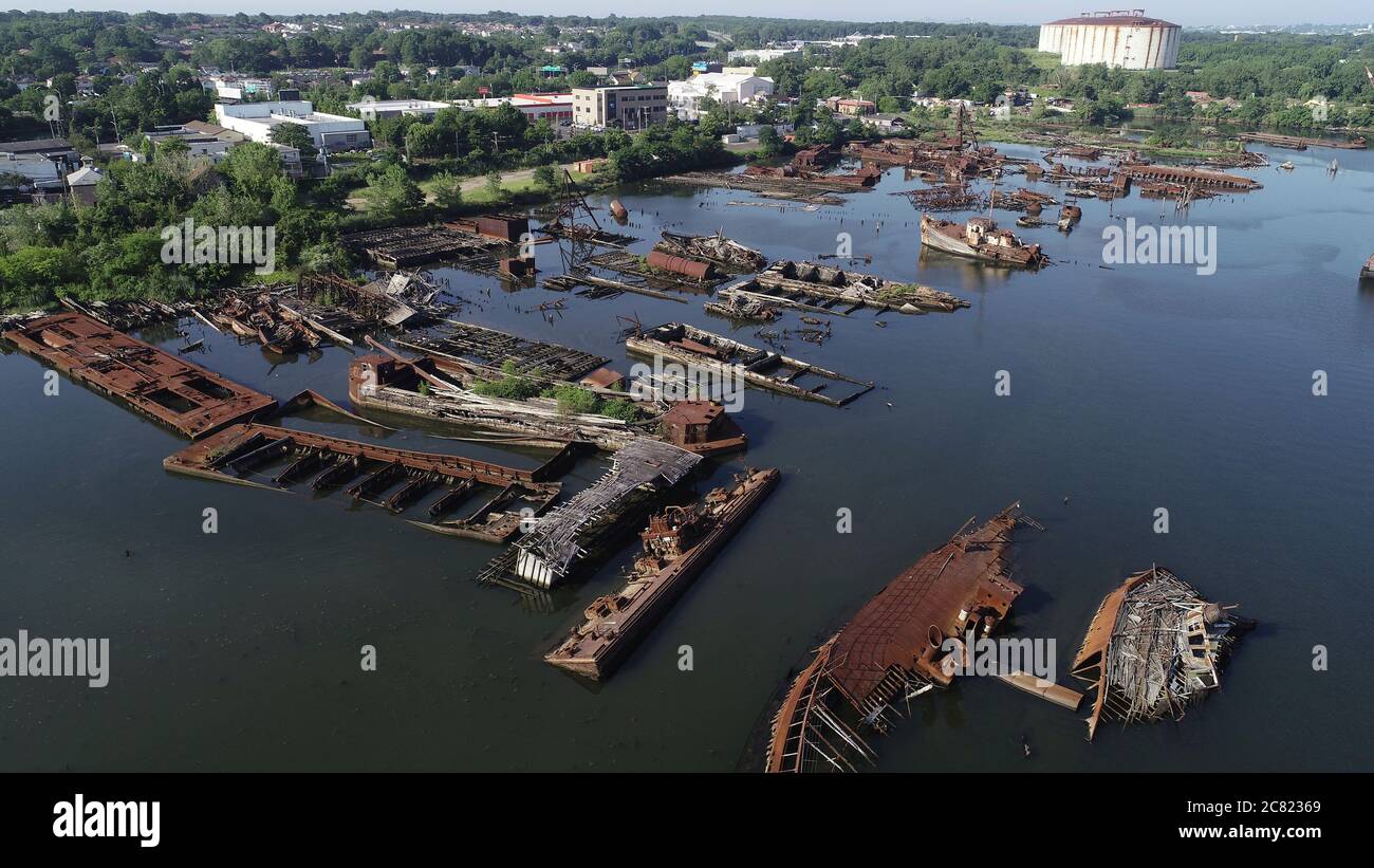 Arthur kill boat graveyard hi-res stock photography and images - Alamy