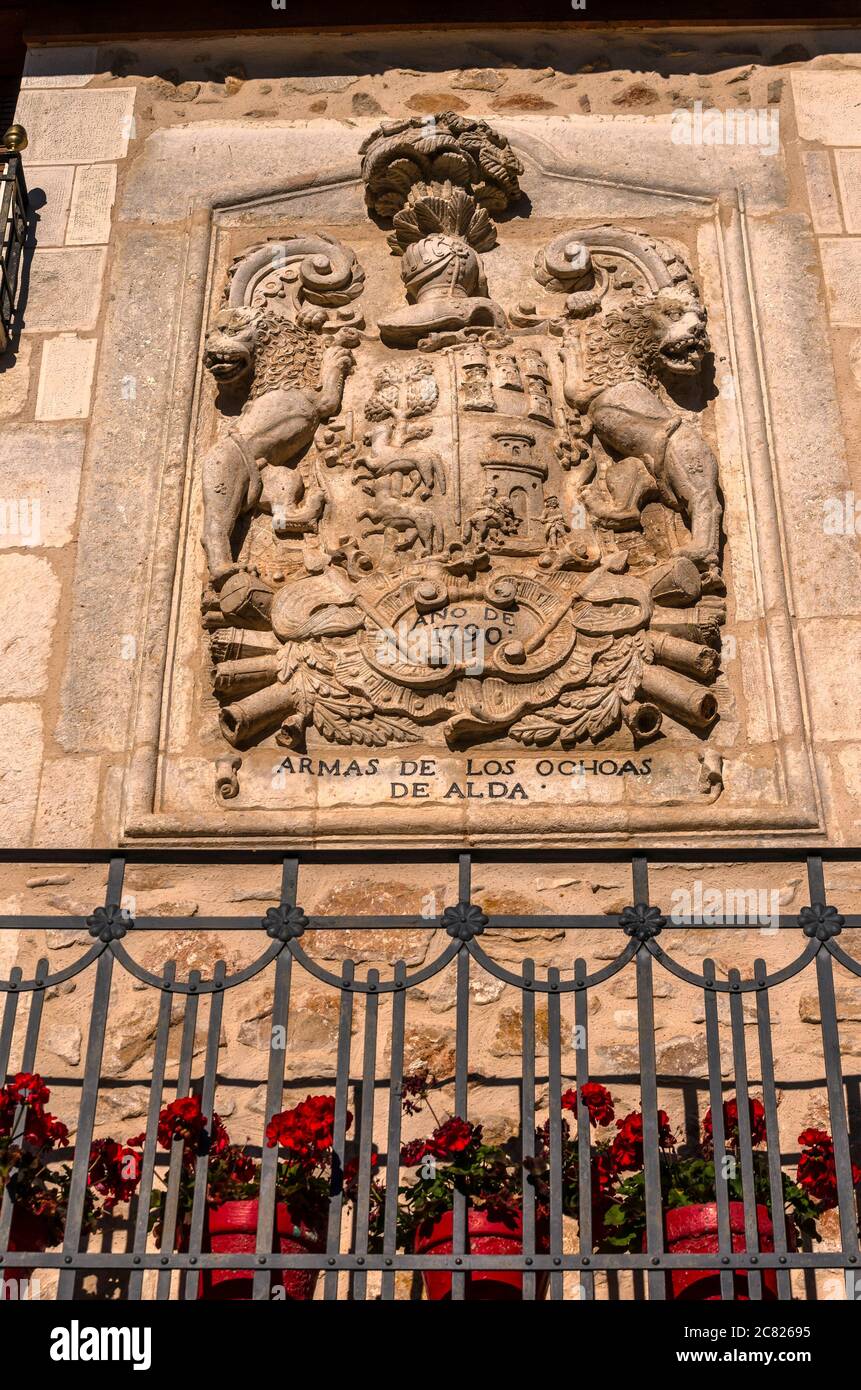 Escudo de piedra en Orbiso. Álava. País Vasco. España Stock Photo - Alamy