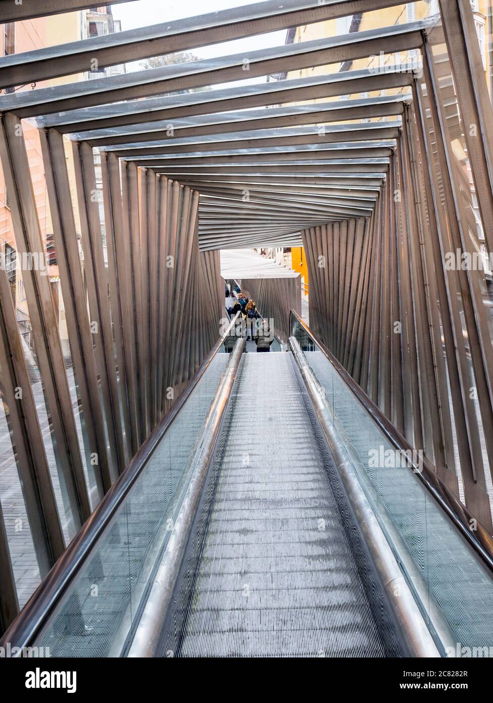 Rampa mecánica cubierta. Vitoria. Álava. País Vasco. España Stock Photo ...