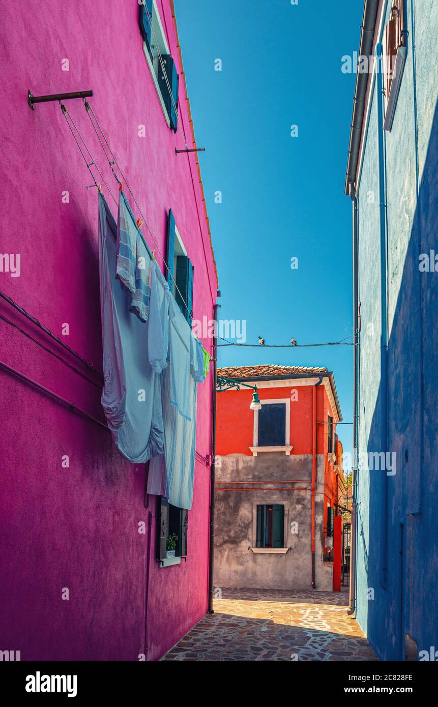 Clothes line between buildings hi-res stock photography and images - Alamy