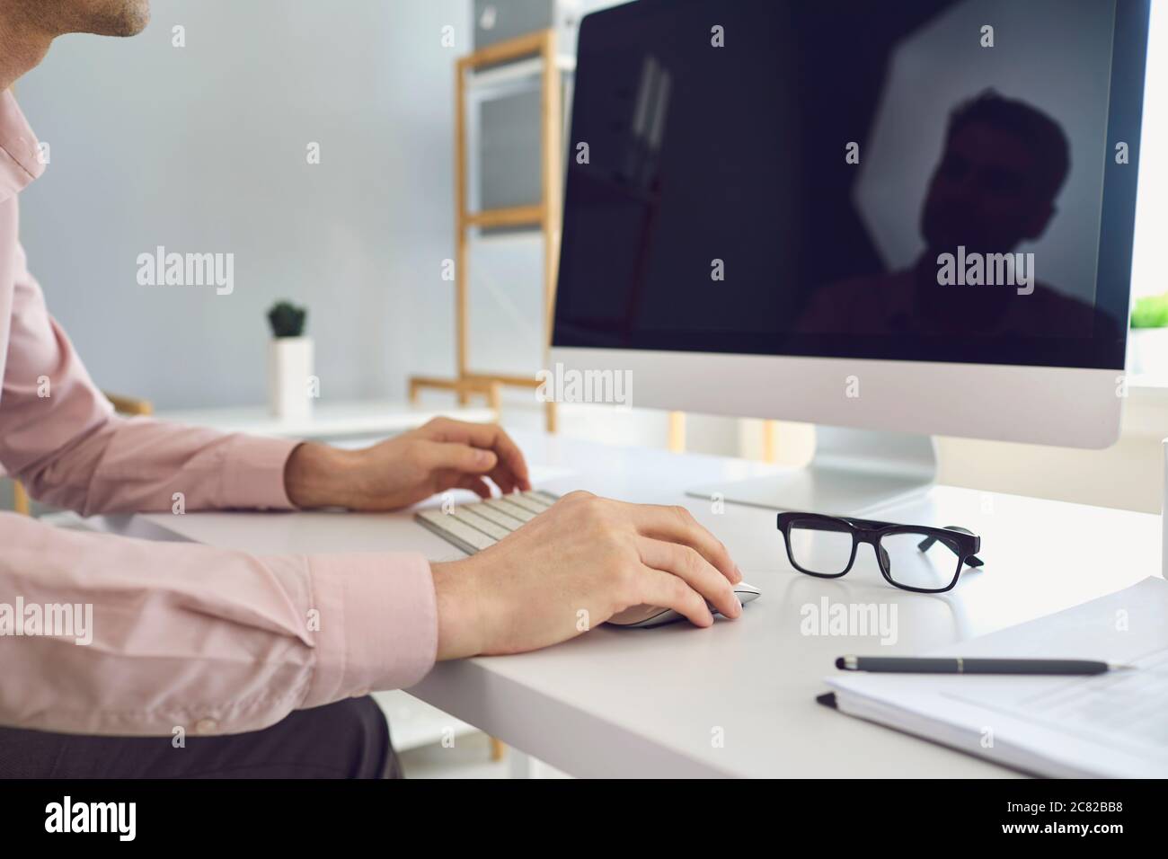 Anonymous employee hi-res stock photography and images - Alamy