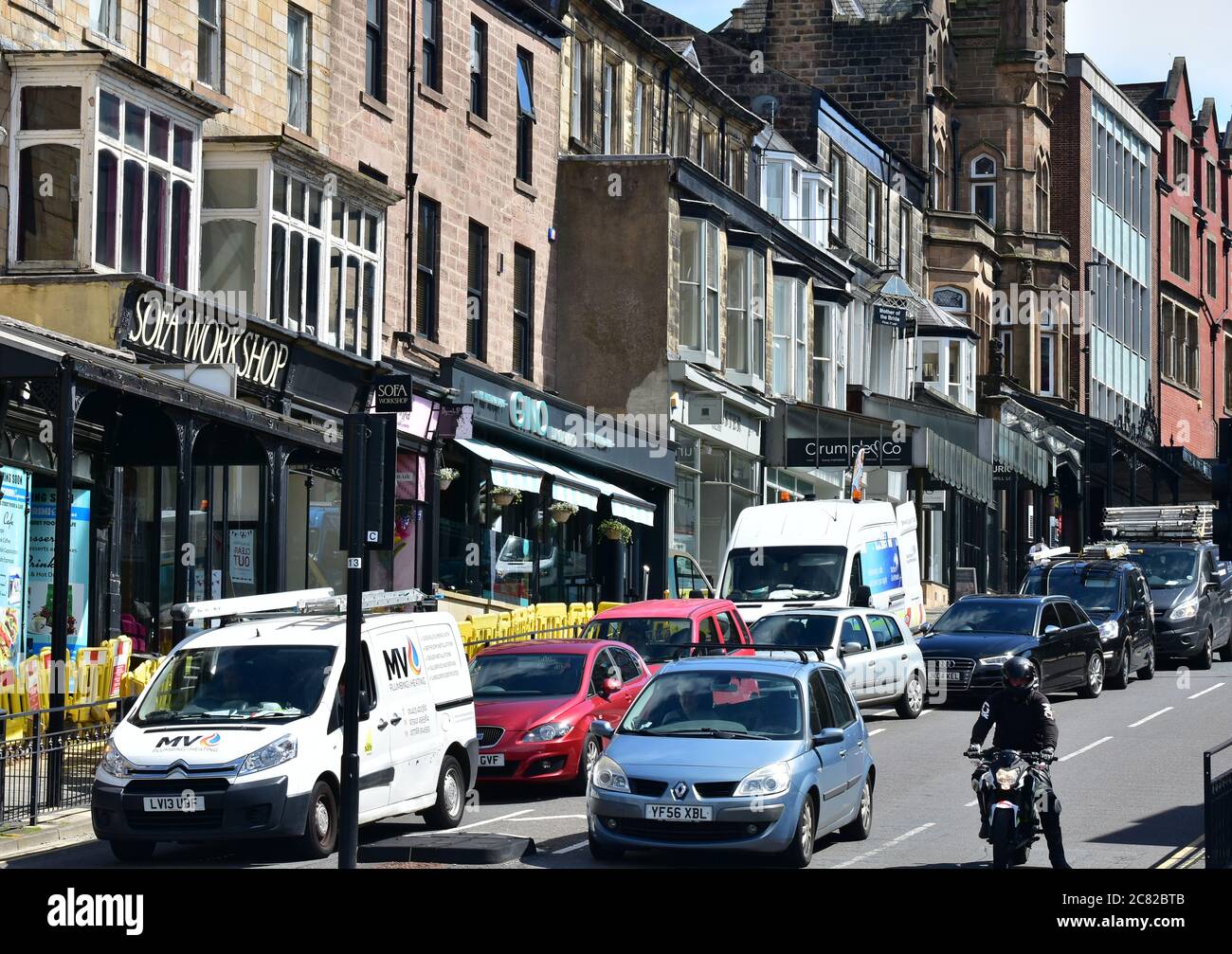Shopping street harrogate hi-res stock photography and images - Alamy