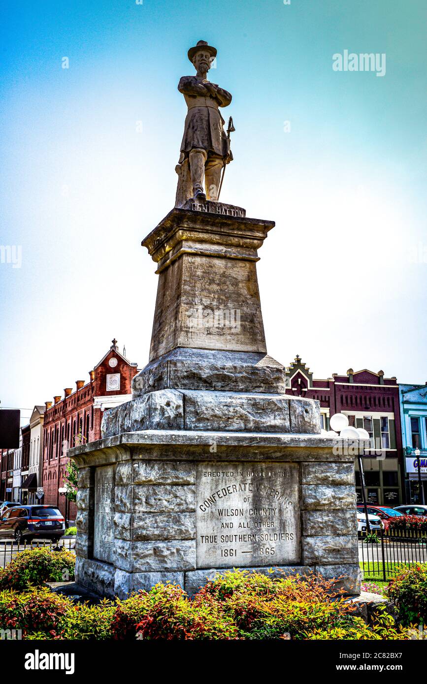 Town square confederate statue hi-res stock photography and images - Alamy