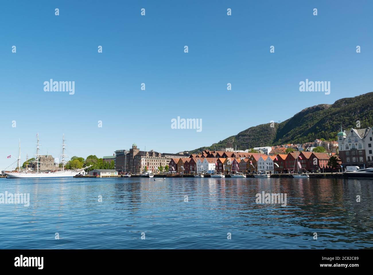 Bergen harbour buildings hi-res stock photography and images - Alamy