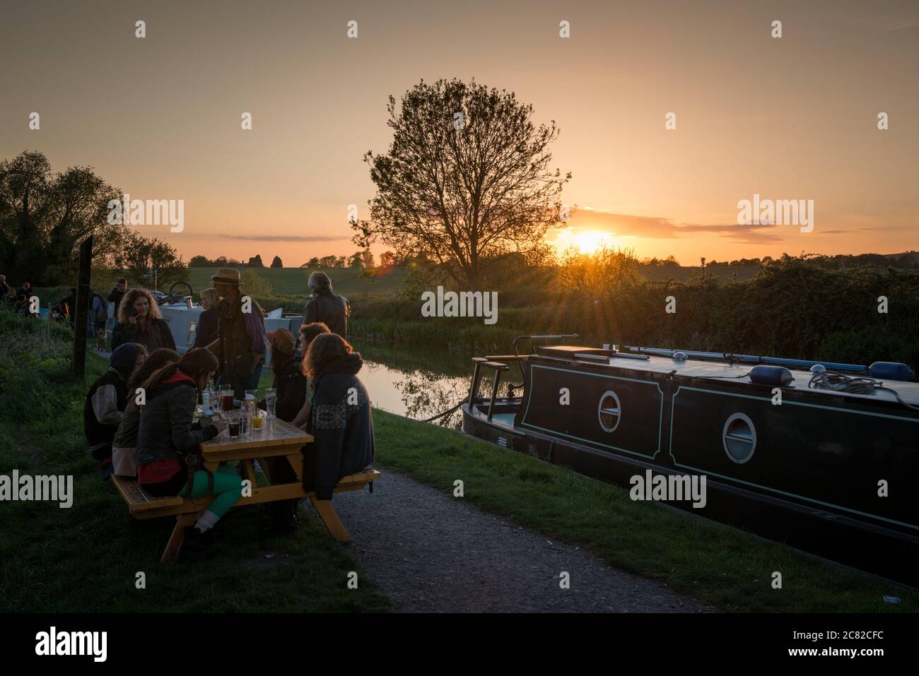 The Barge Inn pub along the Avon-Kennet canal from Bath to Honeystreet ...