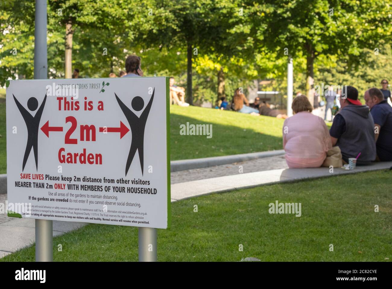 Keeping 2 metre distance hi-res stock photography and images - Alamy