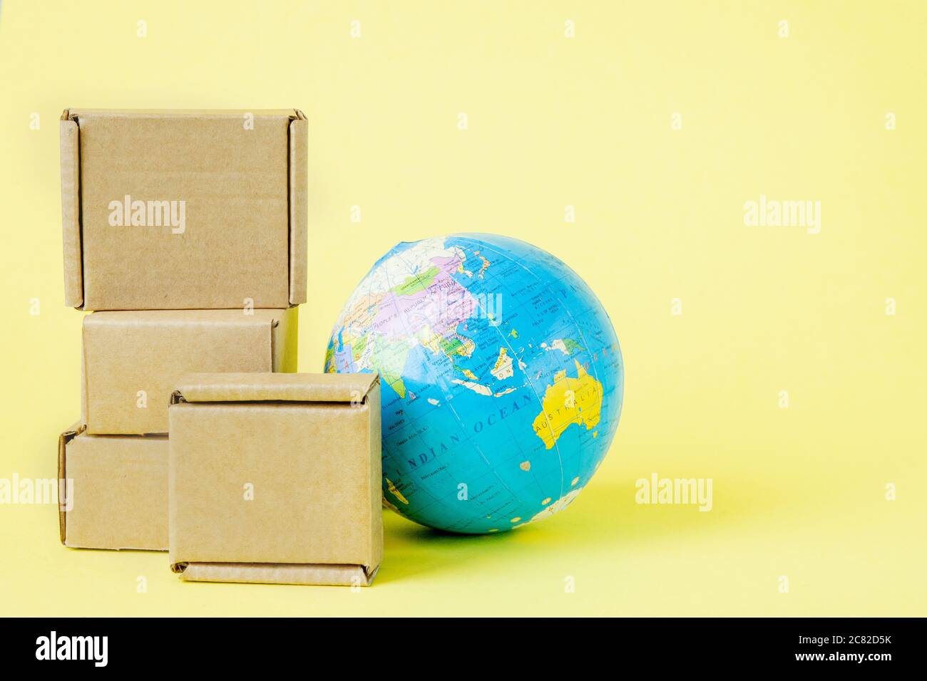 Transport earth globe boxes hi-res stock photography and images - Alamy