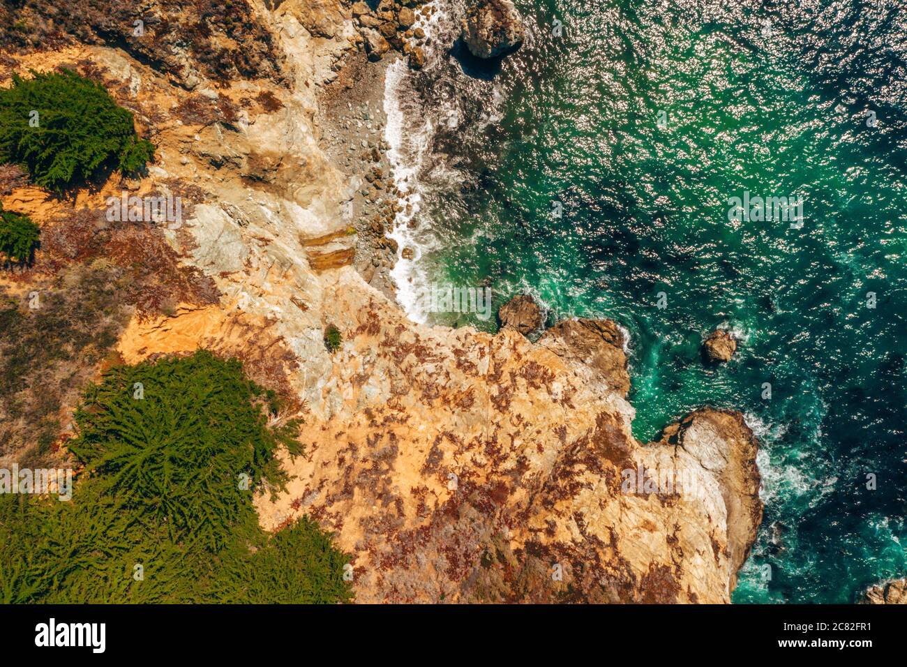Overhead shot of a wavy sea and rocky coast - background concept Stock ...