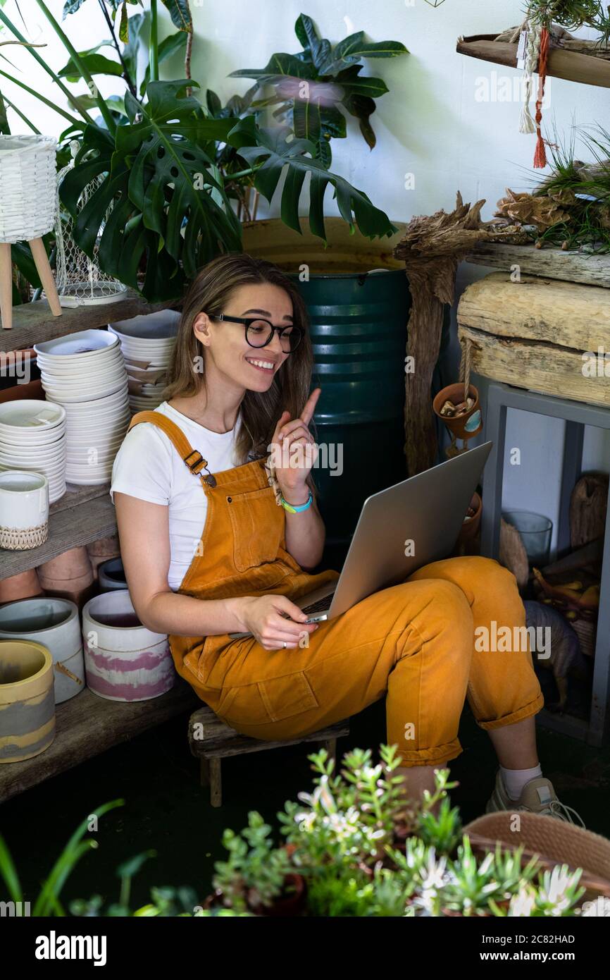 Work smiling hi-res stock photography and images - Alamy