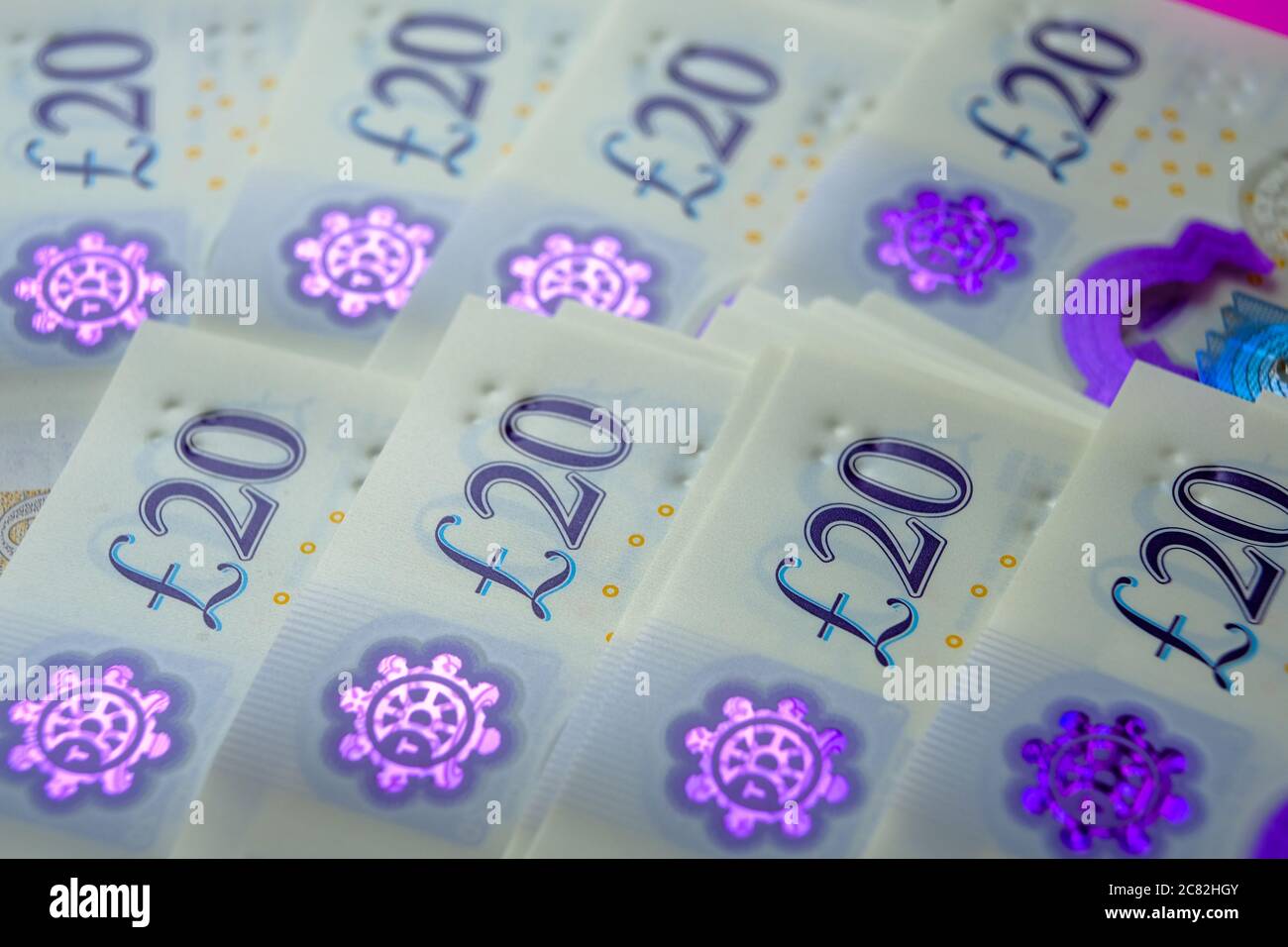 British currency notes hologram hi-res stock photography and images - Alamy