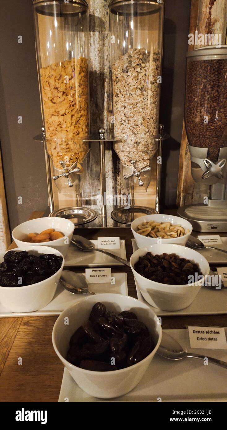 Hotel buffet dessert hi-res stock photography and images - Alamy