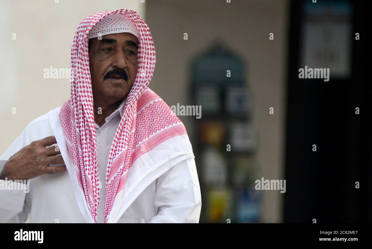 Saudi man hi-res stock photography and images - Alamy