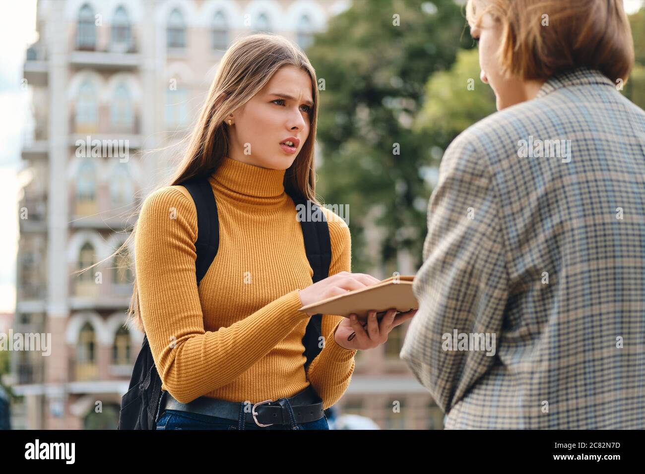 Disagree face expression hi-res stock photography and images - Alamy