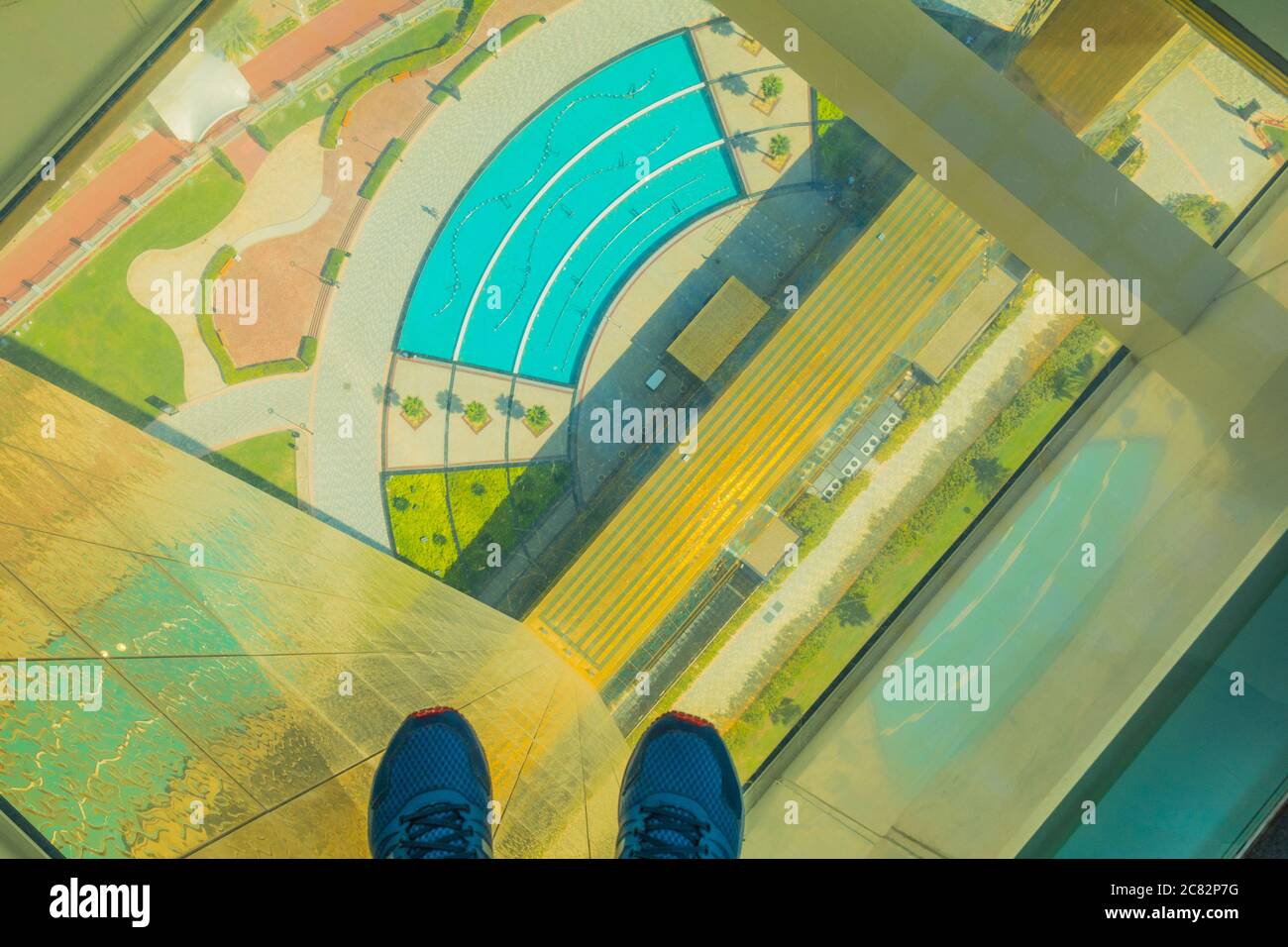 Dubai frame landscape hi-res stock photography and images - Alamy