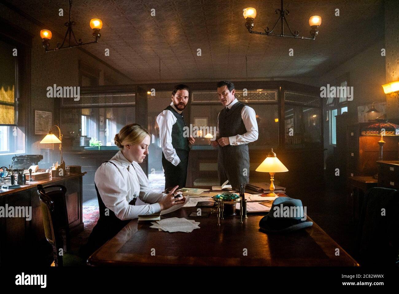 THE ALIENIST, (aka THE ALIENIST: ANGEL OF DARKNESS), from left: Dakota ...