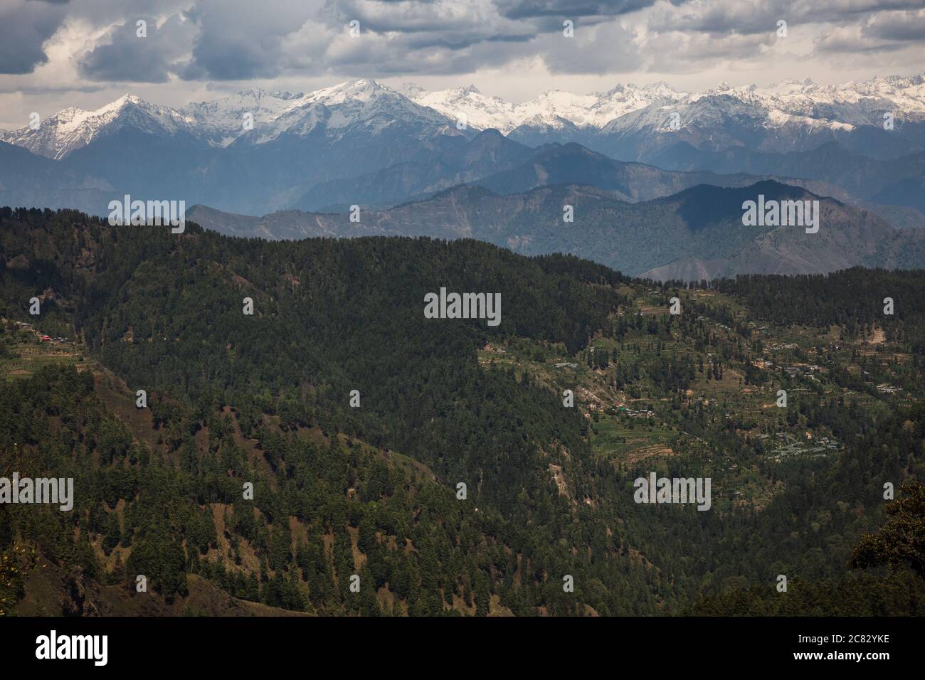 Himalayan mountain range, Himachal Pradesh, India Stock Photo - Alamy
