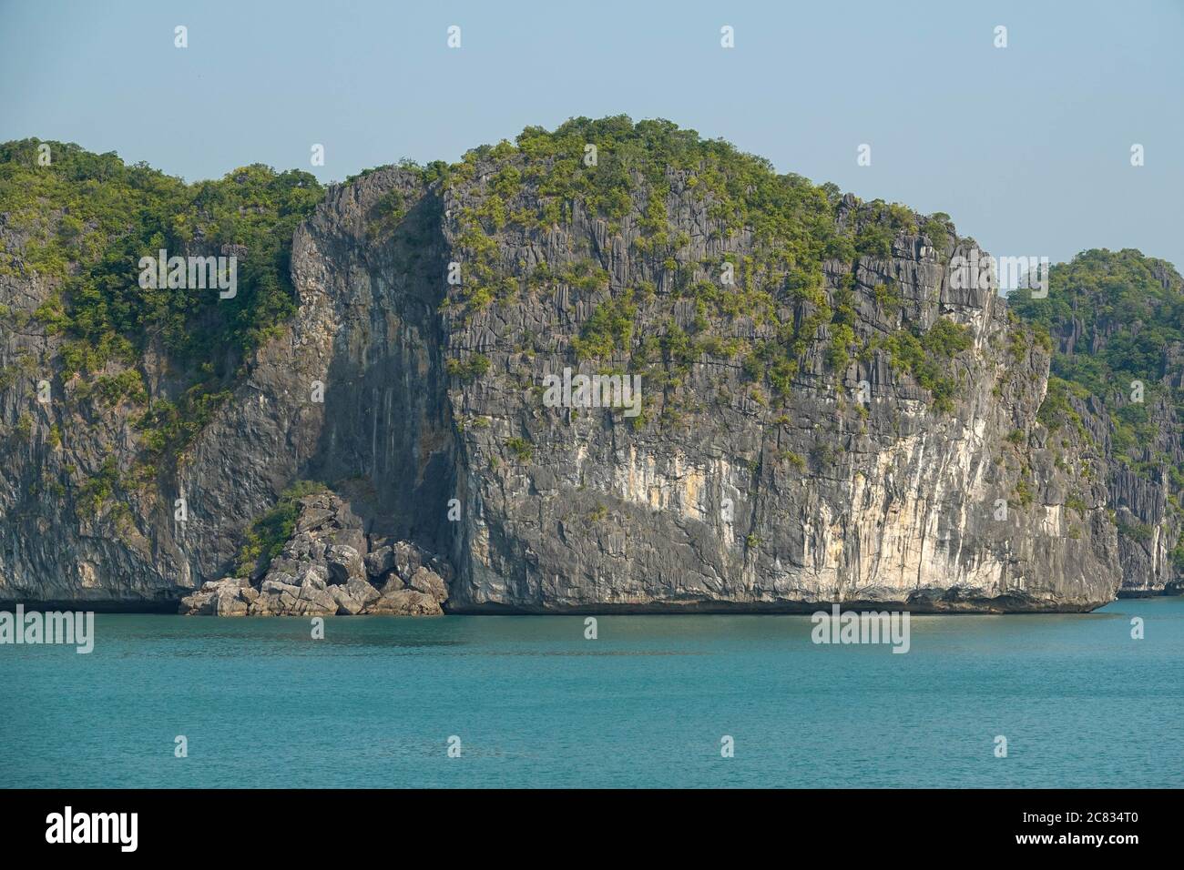 Limestone mountain in Ha long Bay, Thailand in front of the water Stock ...