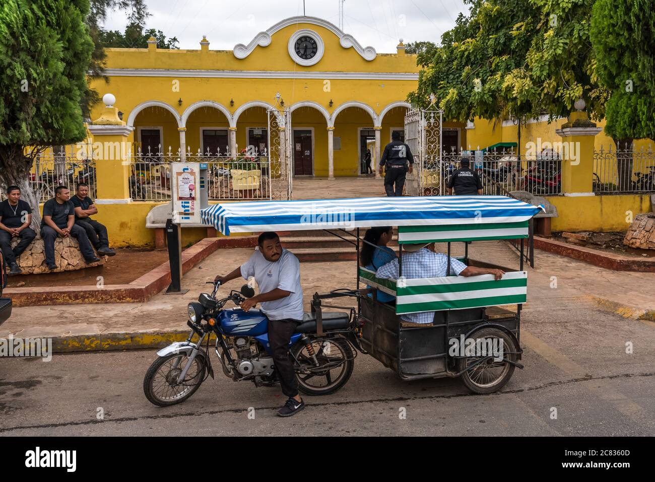Female taxi driver mexico hi-res stock photography and images - Alamy