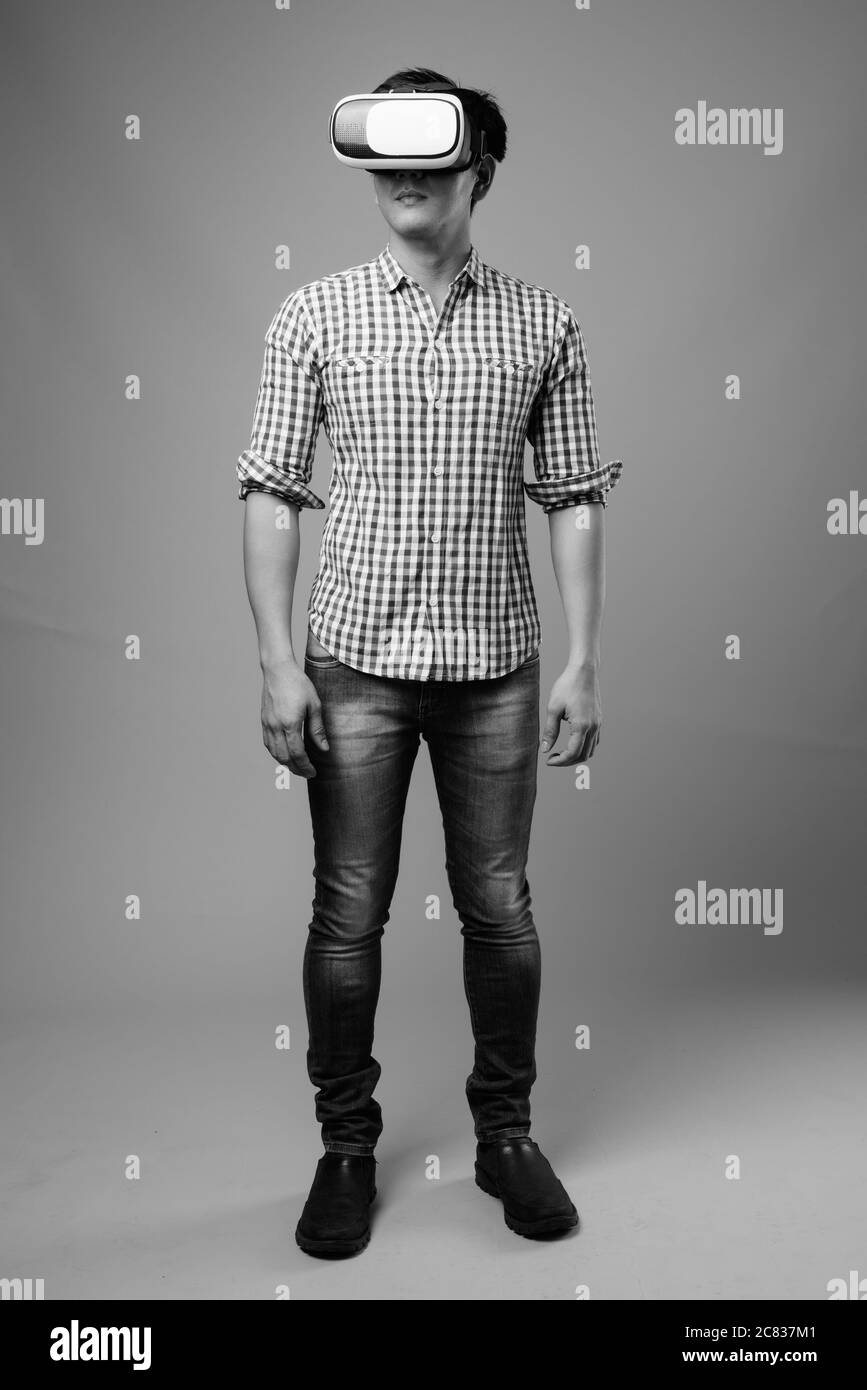 Filipino entertainment Black and White Stock Photos & Images - Alamy